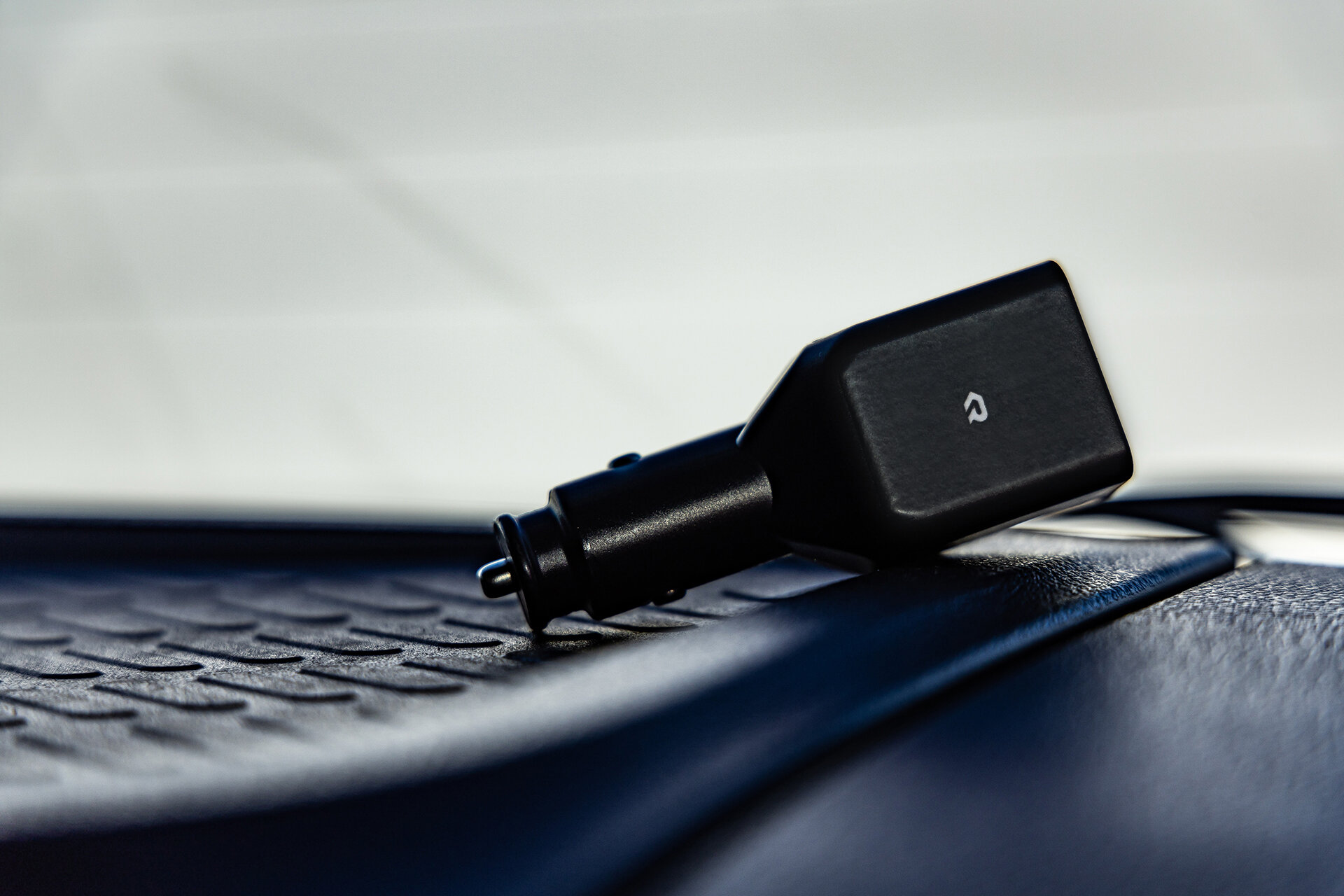 RDS Plug-In Tracker 100 (2G) (incl. 1-year license)