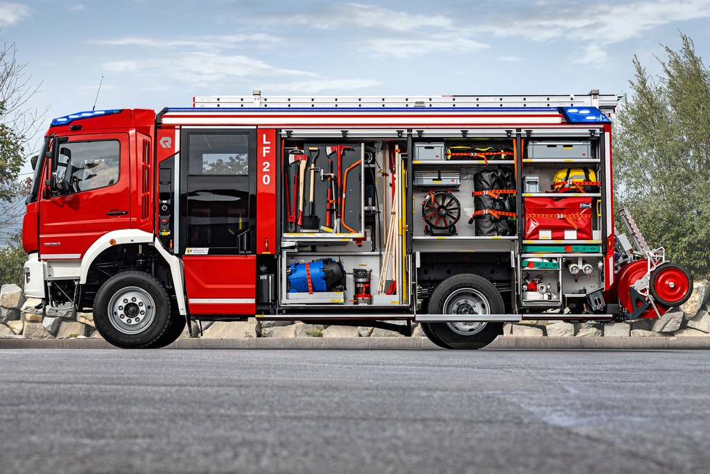 LF20 AT Mercedes Benz Atego 1530 4x4