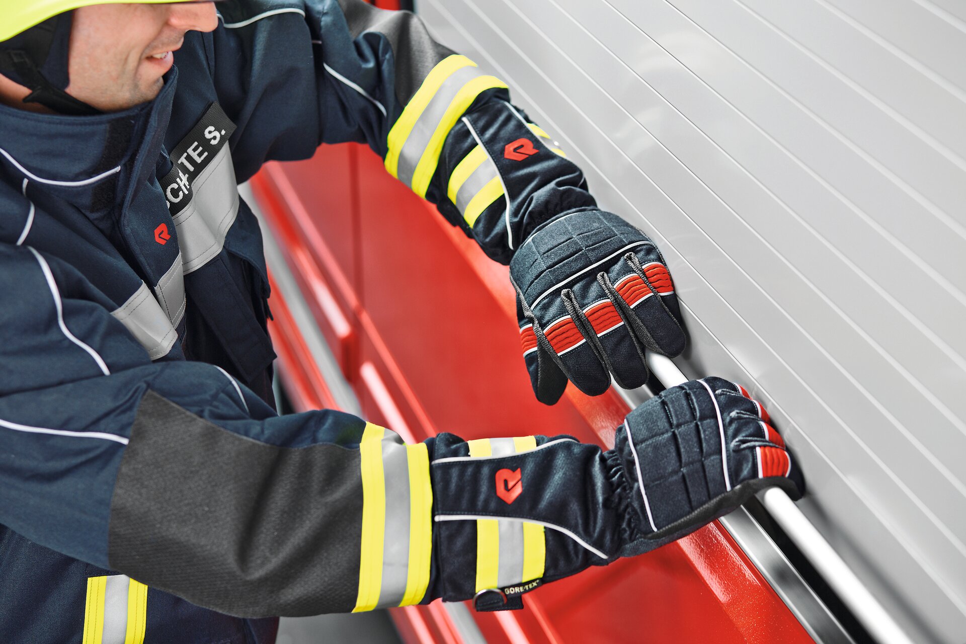 SAFE GRIP 3 dark blue with cuff size 12